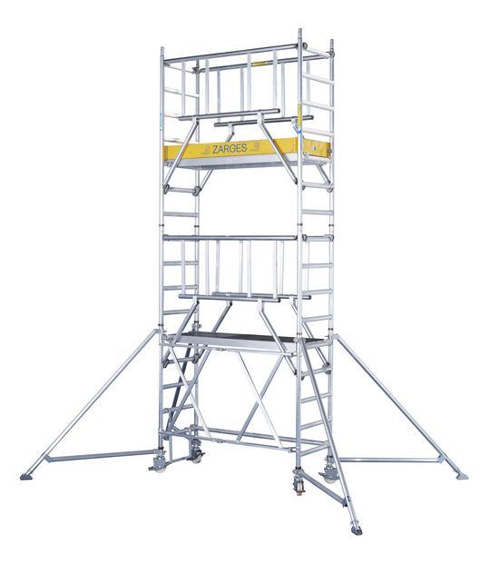 Erst das Geländer, dann die Plattform - ZARGES