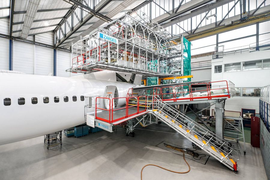 Komfortabler Zugang für sicheres Arbeiten an Flugzeugen - ZARGES